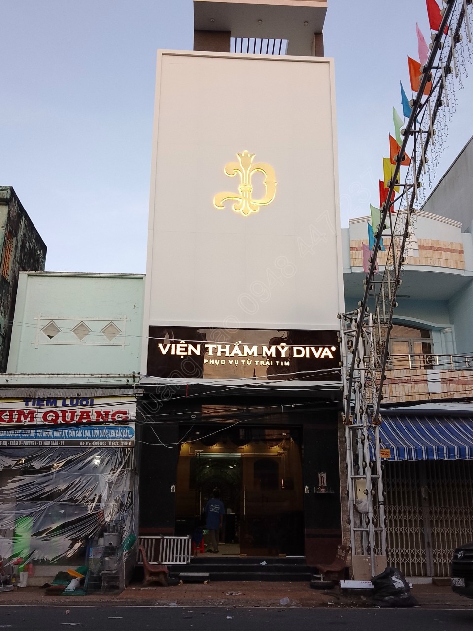 Mặt dựng alu